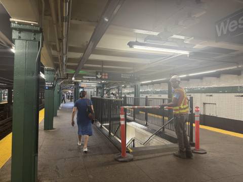 Chaos on Morning Commute Due to Subway Delays Caused by Extreme Heat, Outdated System
