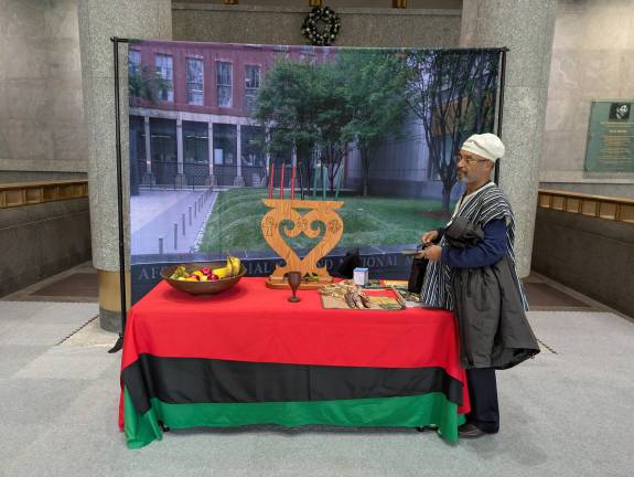 Kwanzaa Arrives at African Burial Ground National Monument: Umoja!